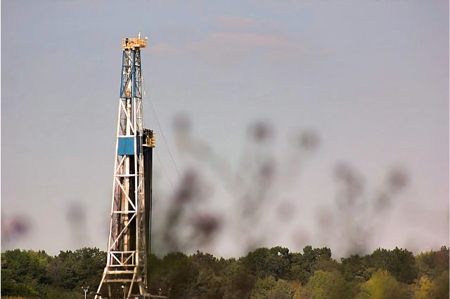 Workover Rig vs Drilling Rig: Understanding the Differences Workover Rig vs Drilling Rig: Understanding the Differences
